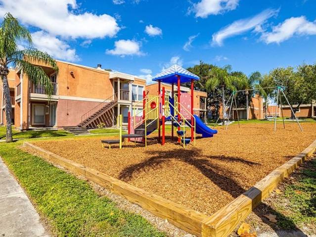 Riverside Palms 3 Bedroom Apartment for Rent at 5008 Sierra Pl, Tampa, FL 33617 Temple Crest