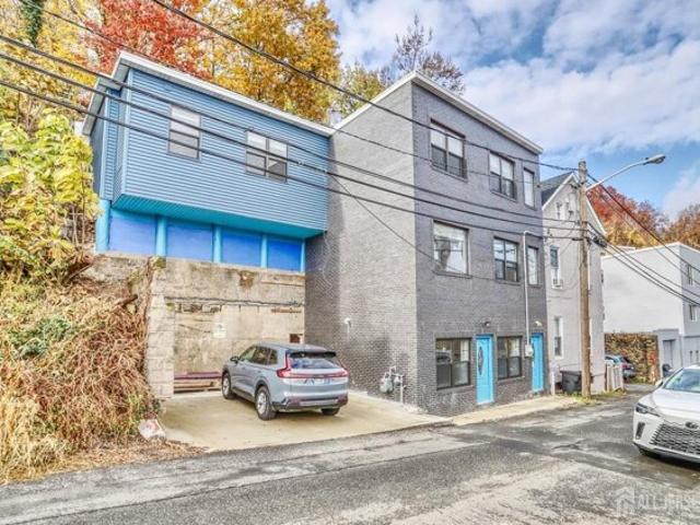 Riverside Pl, North Bergen, Home For Sale