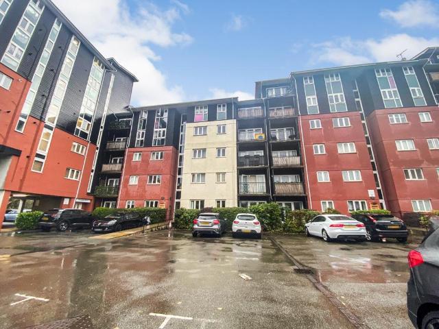 Riverside Place, Lower Southend Road. 3 bed apartment to rent £1,450 pcm £335 pw