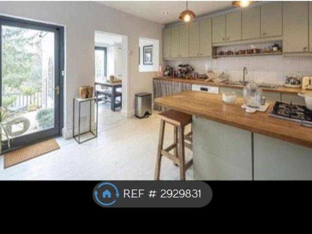 Riverside Road, St Albans AL1, 2 bed terraced house to rent, £2,200 pcm | PrimeLocation