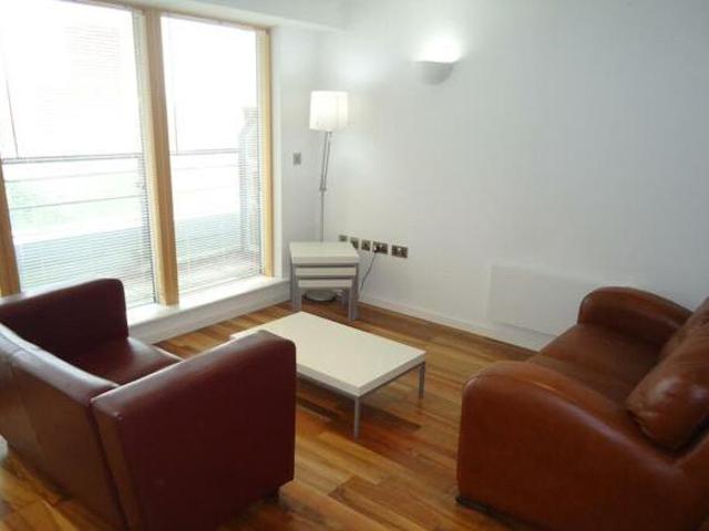 Riverside Way, Leeds, 2 Bedroom Flat