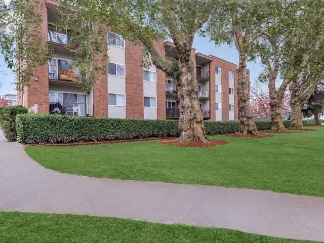 Riverview Apartments 2 Bedroom Apartment for Rent at 107 Main Ave S, Renton, WA 98057 Downtown Renton