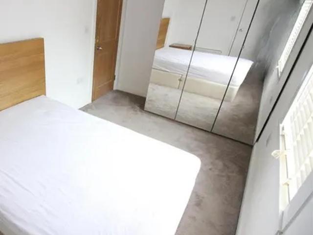 Riverview Gardens, London, TW1 4RT, United Kingdom | Room for rent #138515310 | Rentberry