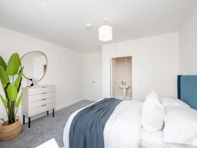 Riverview,Elmsleigh street,Staines. 2 bed apartment to rent £2,100 pcm £485 pw