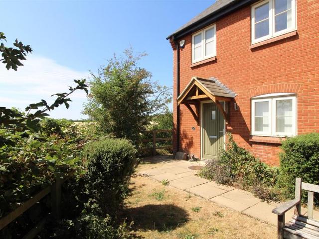 Riverview, Old Stratford 3 bed semi detached house to rent £1,595 pcm £368 pw