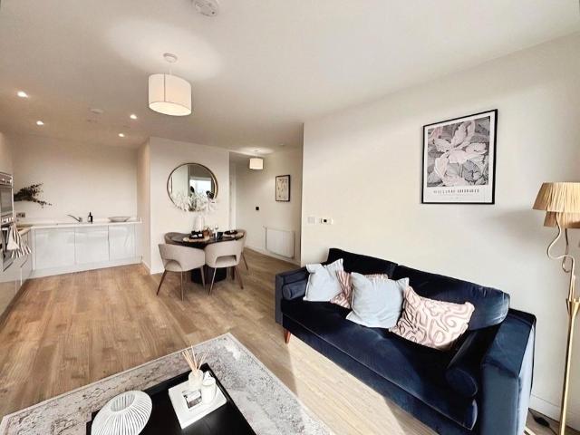 Riverview, Staines TW18 1 bed flat to rent £1,950 pcm £450 pw