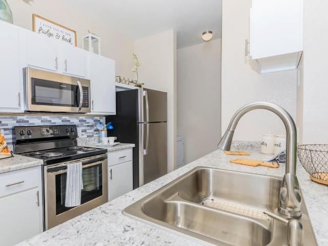 Riverwalk Luxury Apartments 3 Bedroom Apartment for Rent at 850 E Wetmore Rd, Tucson, AZ 85719 Campus Farm