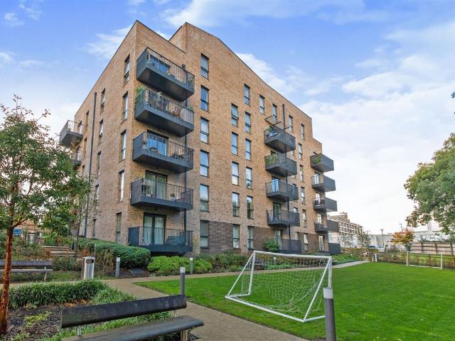 Riverwell Close, Watford WD18, 2 bed flat to rent, £1,900 pcm | PrimeLocation