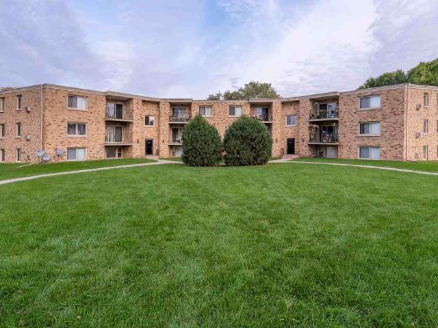 Riverwest Apartments 1 Bedroom Apartment for Rent at 1075 Waterloo Ave, West St Paul, MN 55118