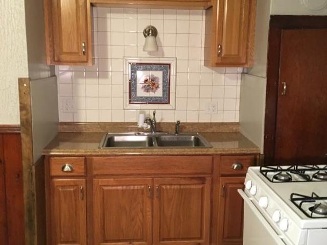 Riverwest garden level with IN UNIT LAUNDRY