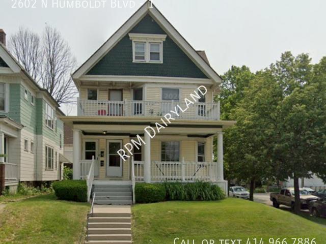 Riverwest Studio with Private Balcony, Garage Option & Murphy Bed