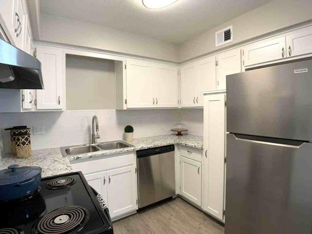 Riviera Apartments 2 Bedroom Apartment for Rent at 9800 Cherry St, Kansas City, MO 64131 Willow Creek
