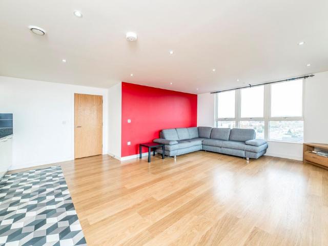 Rivington Apartments, Railway. 2 bed flat to rent £1,650 pcm £381 pw