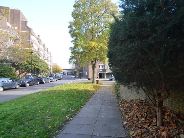 Romulus Court, Brentford Dock 2 bed apartment to rent £2,000 pcm £462 pw