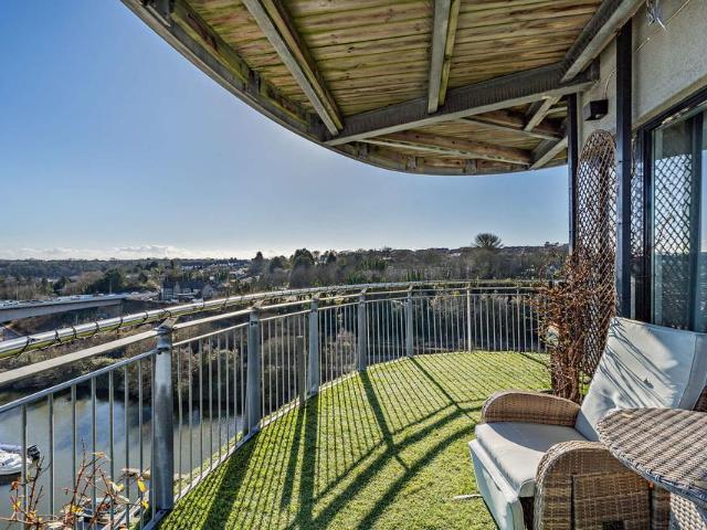 Roma, Victoria Wharf, Cardiff 3 bed apartment to rent £2,000 pcm £462 pw