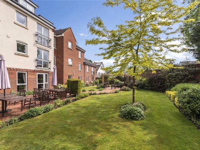 Roman Court, High Street, Edenbridge, Kent TN8, 1 bed flat to rent, £1,200 pcm | PrimeLocation