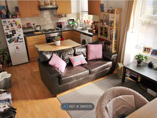Roman Grove, Leeds LS8, 1 bed flat to rent, £895 pcm | PrimeLocation