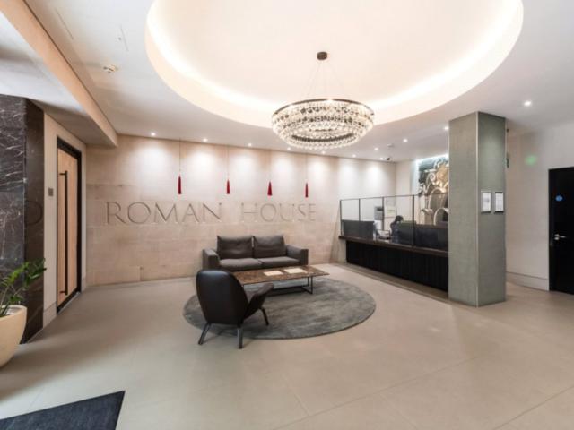 Roman House, Wood Street, Barbican. Studio to rent £2,600 pcm £600 pw