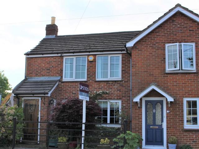 Roman Road, Margaretting, Essex, CM15 2 bed cottage to rent £1,894 pcm £437 pw