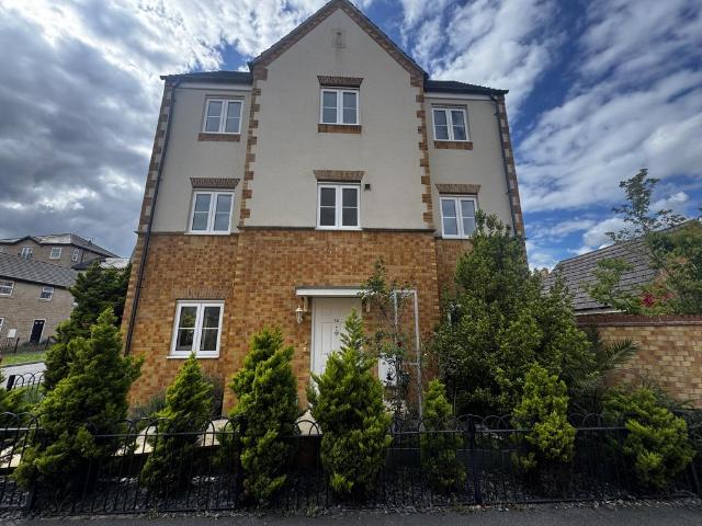 Roman Road, Corby 4 bed semi detached house to rent £1,495 pcm £345 pw