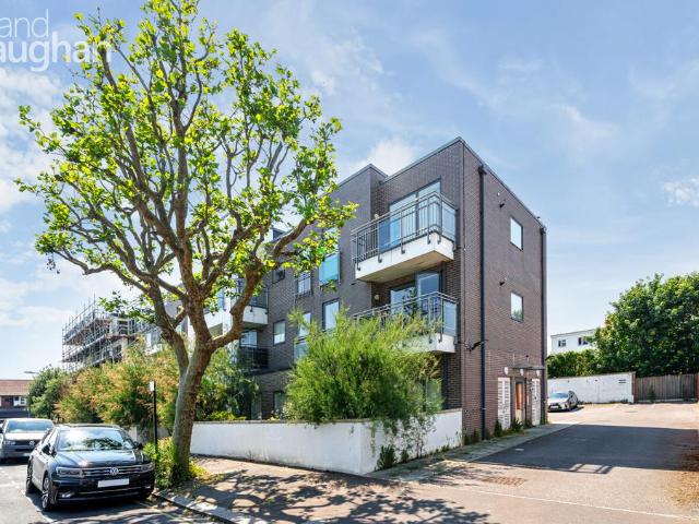 Roman Road, Hove, East Sussex, BN3 2 bed flat to rent £1,650 pcm £381 pw