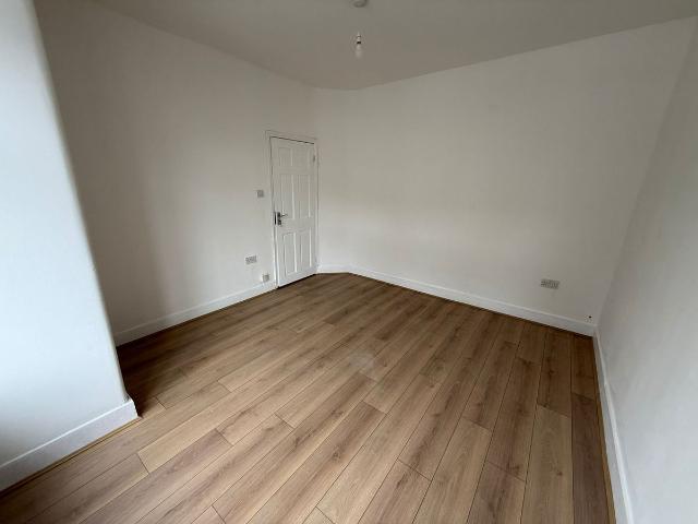 Roman Road, Ilford IG1, 4 bed terraced house to rent, £2,500 pcm | PrimeLocation