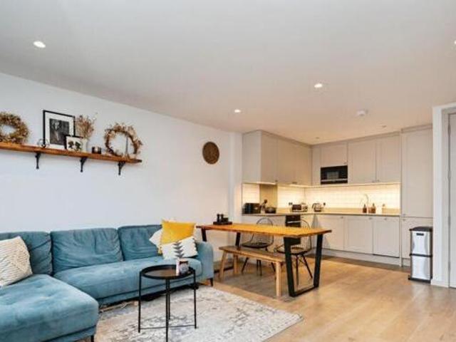 Roman Road, London, 2 Bedroom Apartment