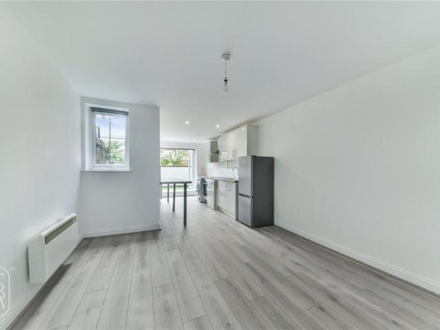 Roman Road, London, E3 1 bed apartment to rent £1,750 pcm £404 pw