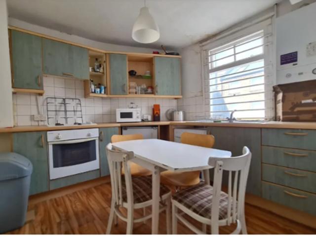 Roman Road, London E2, 2 bed flat to rent, £2,000 pcm | PrimeLocation