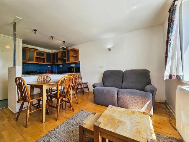 Romana Court, Sidney Road, Staines upon Thames, Surrey, TW18 4QJ