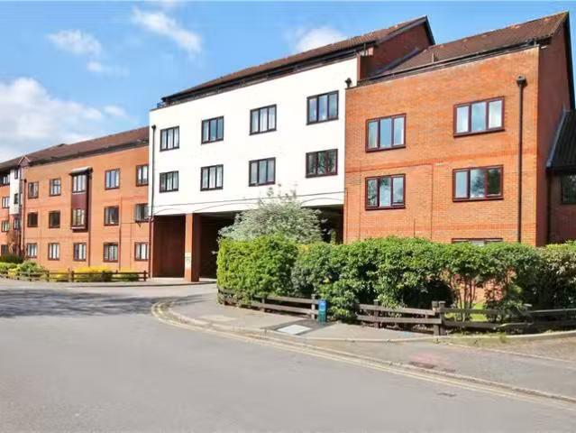 Romana Court, Sidney Road, Staines upon Thames, Surrey, TW18 4QJ