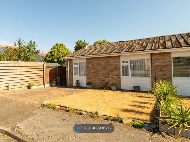 Romany Close, Letchworth SG6, 2 bed bungalow to rent, £1,800 pcm | PrimeLocation