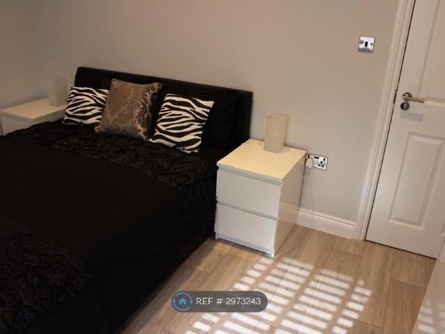 Romborough Way, London SE13, Room to rent, £925 pcm | PrimeLocation
