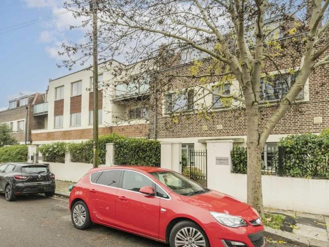 Romeyn Road, London SW16 3 bed flat to rent £2,850 pcm £658 pw