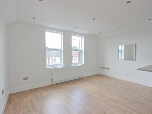 Romford Road, Forest Gate E7, 1 bed flat to rent, £1,450 pcm | PrimeLocation