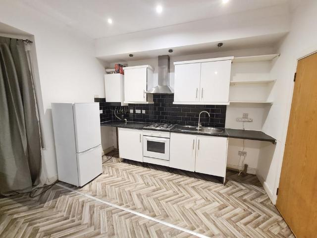 Romford Road, Forest Gate, London, E7. 3 bed flat to rent £2,000 pcm £462 pw