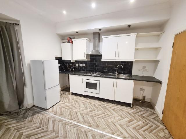 Romford Road, Forest Gate, London, UK E7, 3 bed flat to rent, £2,000 pcm | PrimeLocation