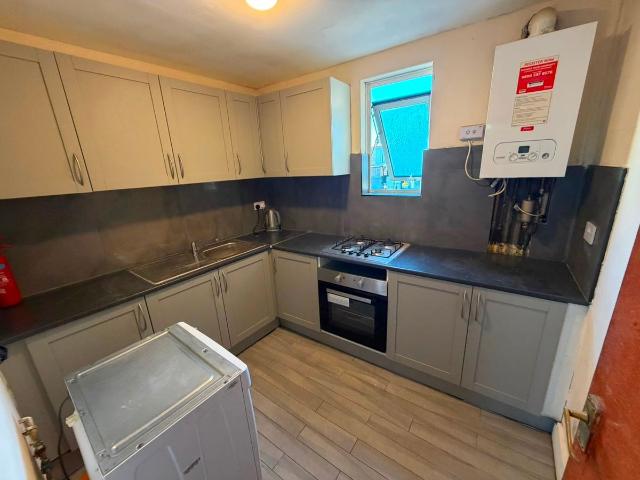 Romford Road, London E7, 5 bed flat to rent, £3,500 pcm | PrimeLocation