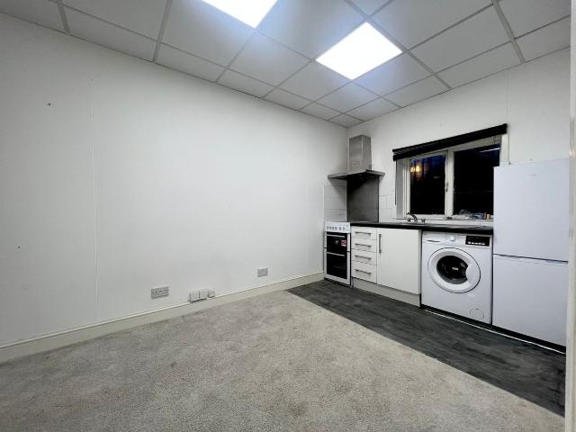 Romford Road, London E12, Studio to rent, £1,150 pcm | PrimeLocation