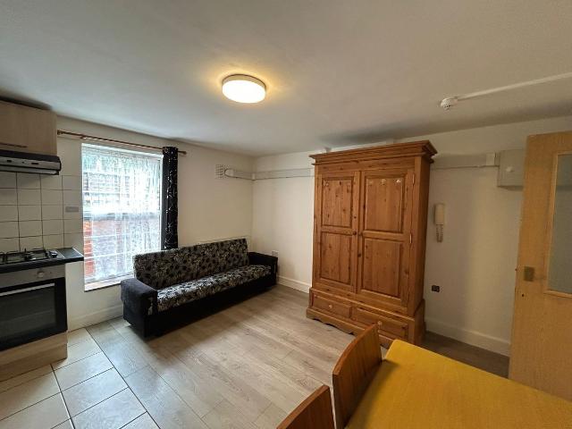 Romford Road, London E15, 1 bed flat to rent, £1,500 pcm | PrimeLocation