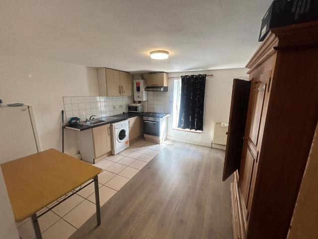 Romford Road, London E15, 1 bed flat to rent, £1,500 pcm | PrimeLocation