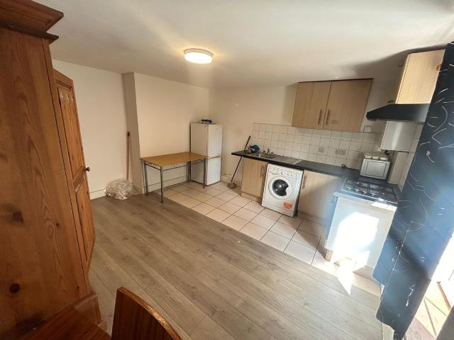 Romford Road, London E15, 1 bed flat to rent, £1,500 pcm | PrimeLocation