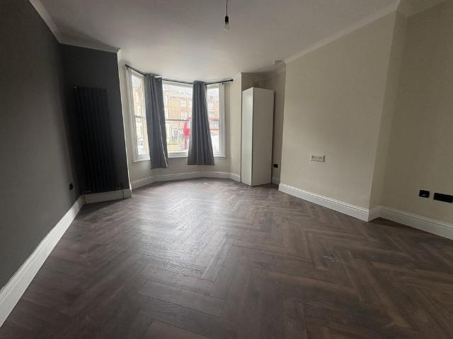 Romford Road, London E15 2 bed apartment to rent £2,000 pcm £462 pw