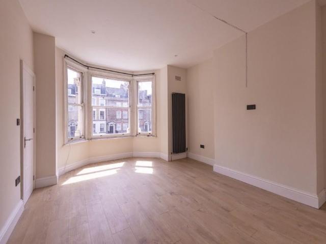 Romford Road, London E15 2 bed apartment to rent £2,250 pcm £519 pw