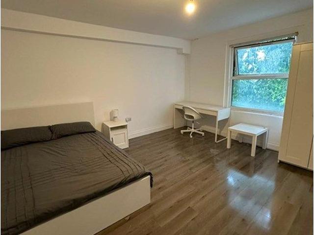 Romford Road, London E15, Room to rent, £1,000 pcm | PrimeLocation
