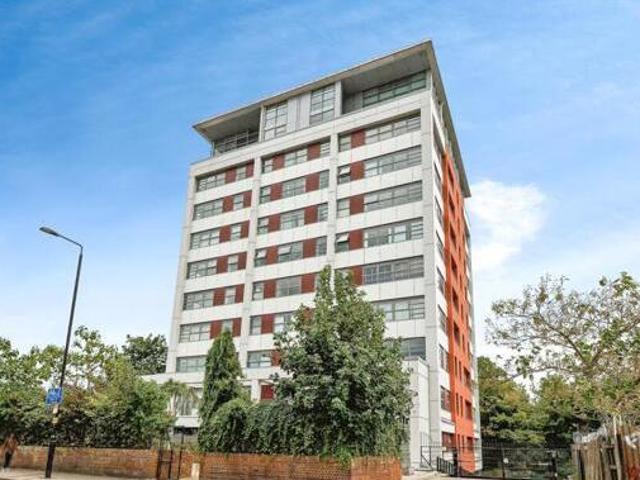 Romford Road, London, 1 Bedroom Flat