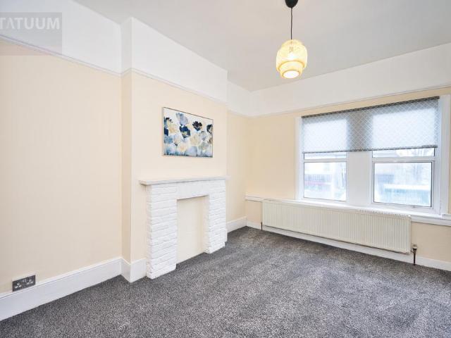 Romford Road, Manor Park, Newham. 2 bed apartment to rent £1,650 pcm £381 pw