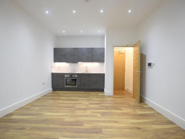 Romford Road, Stratford, E15 1 bed flat to rent £1,600 pcm £369 pw