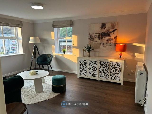 Romford, Romford Gidea Park RM2, 1 bed flat to rent, £1,700 pcm | PrimeLocation