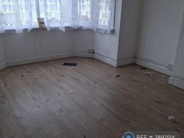 Romford, Romford, RM11 4 bed semi detached house to rent £2,750 pcm £635 pw